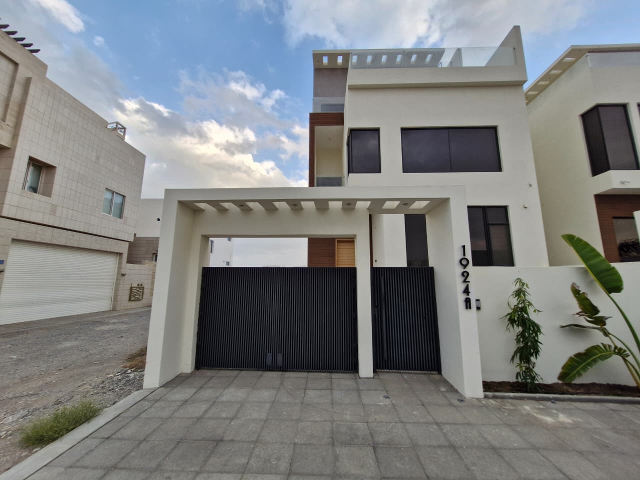 4 BR + Maid’s Room Corniche Twin Villa – Al Hail North - Vista Real Estate